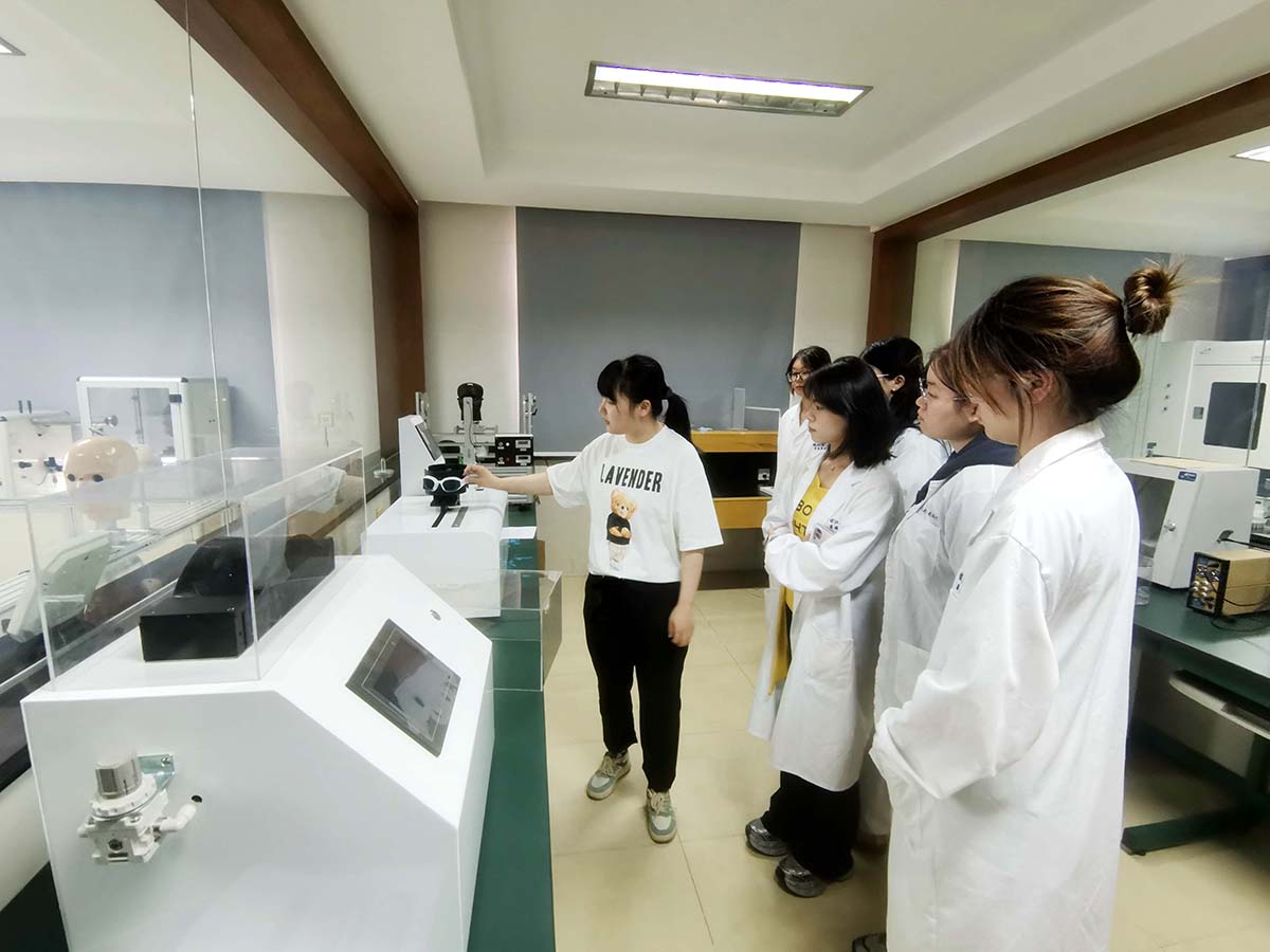 【医药技术学院】探寻视光产业发展机遇 深化产教融合创新实践--镇江市高等专科学校--www.zjc.edu.cn